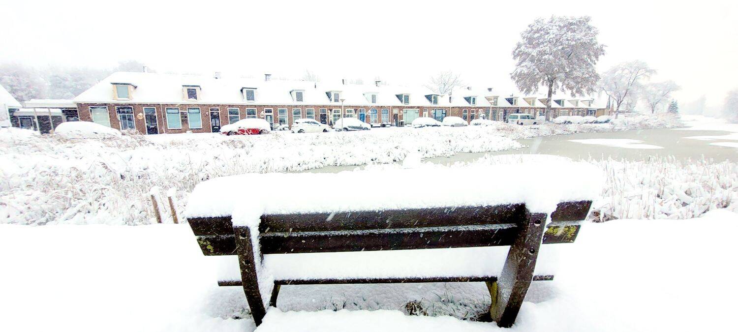 Akkrum-Nes in winterstand door dertig centimeter dik pak sneeuw ...